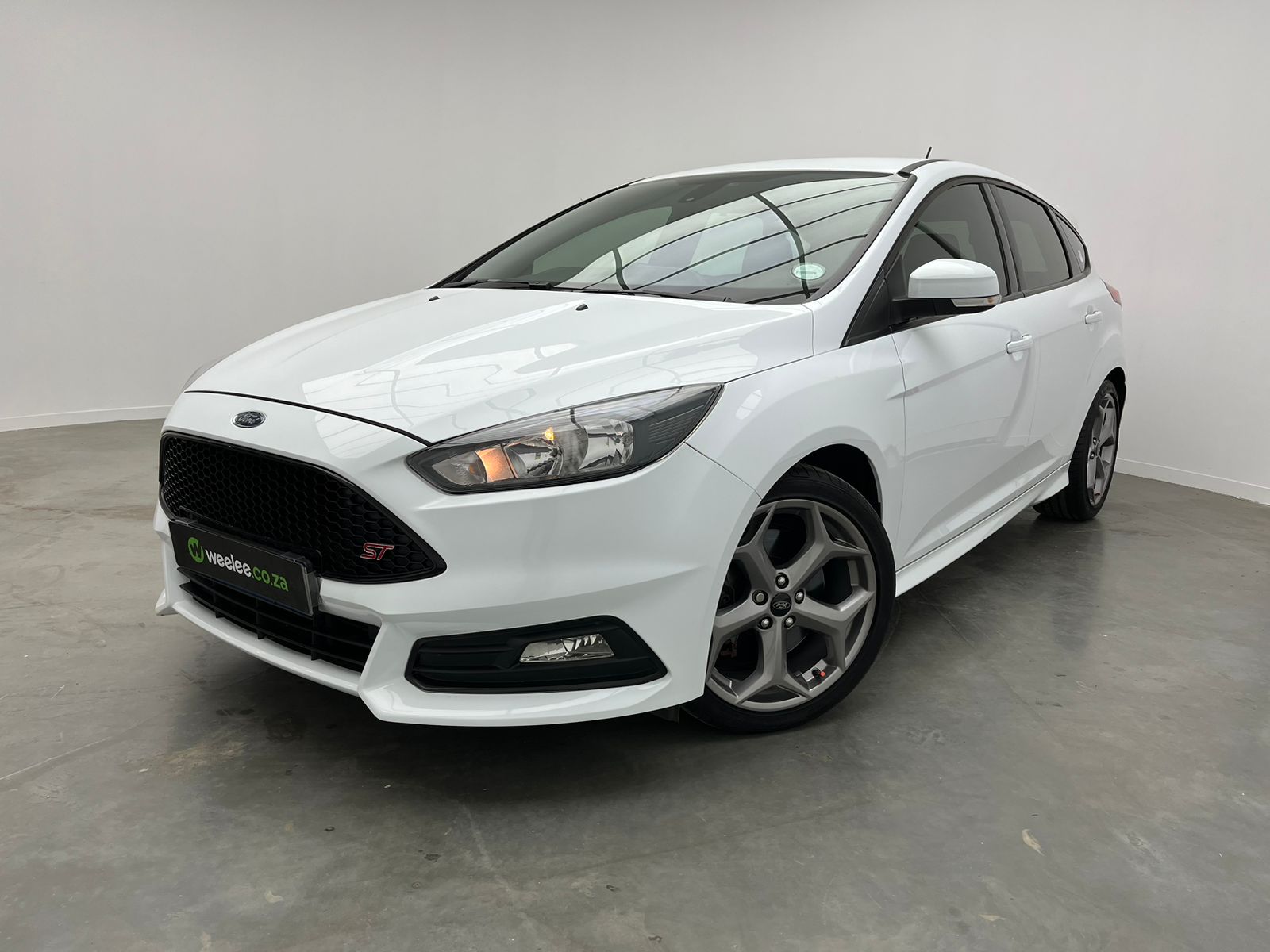 Stilvolle Lange Ford Focus Fotosnull