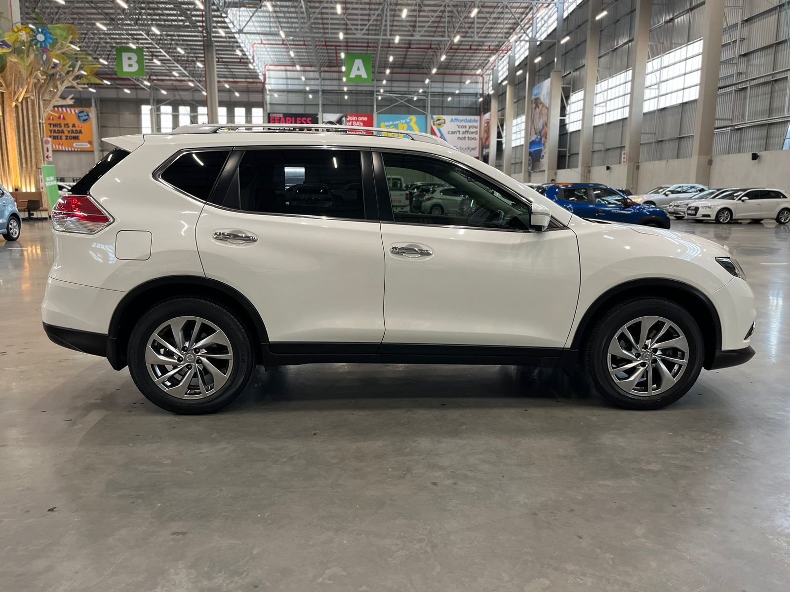 Used 2017 Nissan X Trail 2.5 Se 4X4 CVT (T32) for sale in Kempton