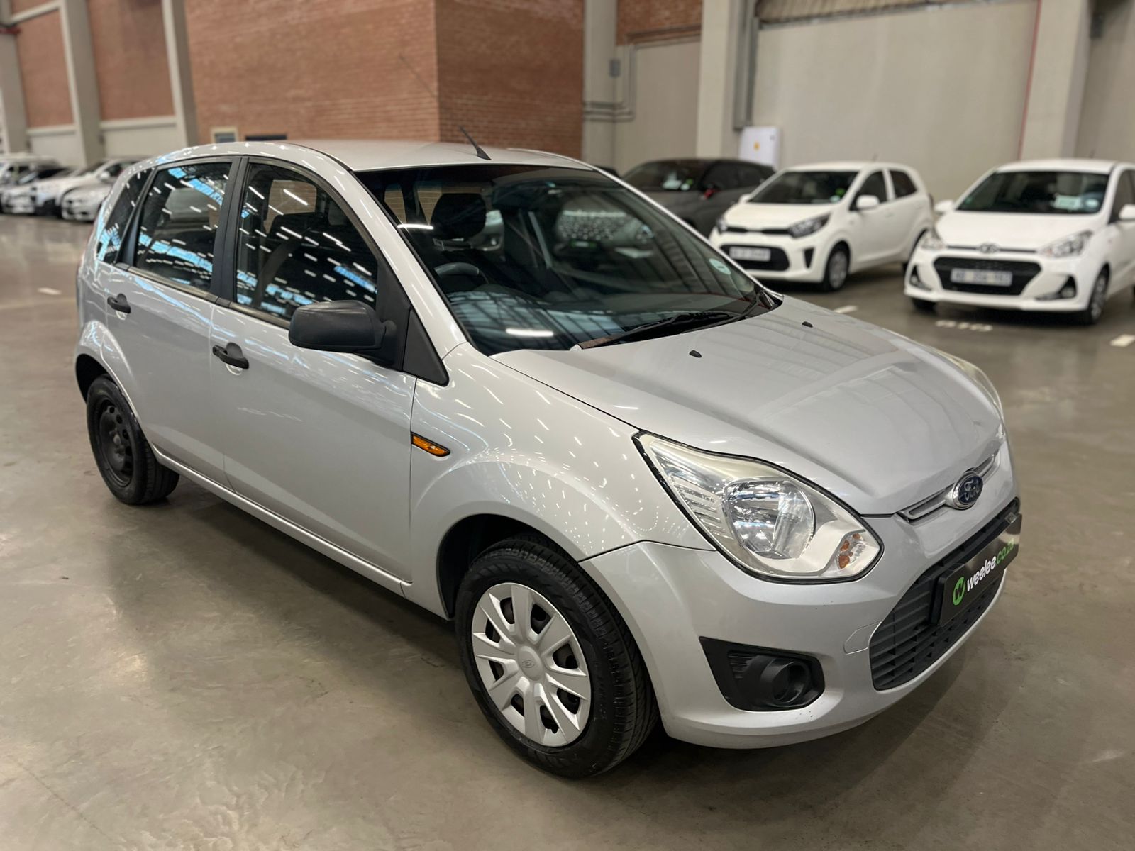 2016 Ford Figo 1.4i Ambiente 5-Door Hatch Back Q2FyTGlzdGluZzozNDIyNTI ...