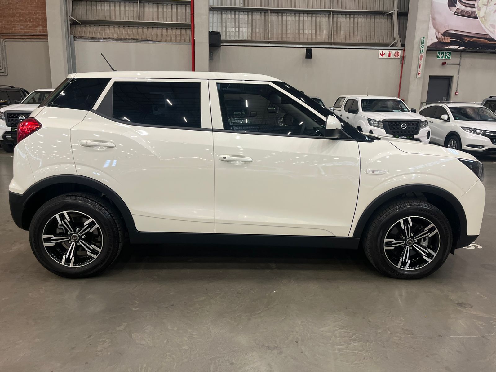 2025 MAHINDRA XUV300 1.2T SE | 9,912 km | Manual Petrol | Centurion