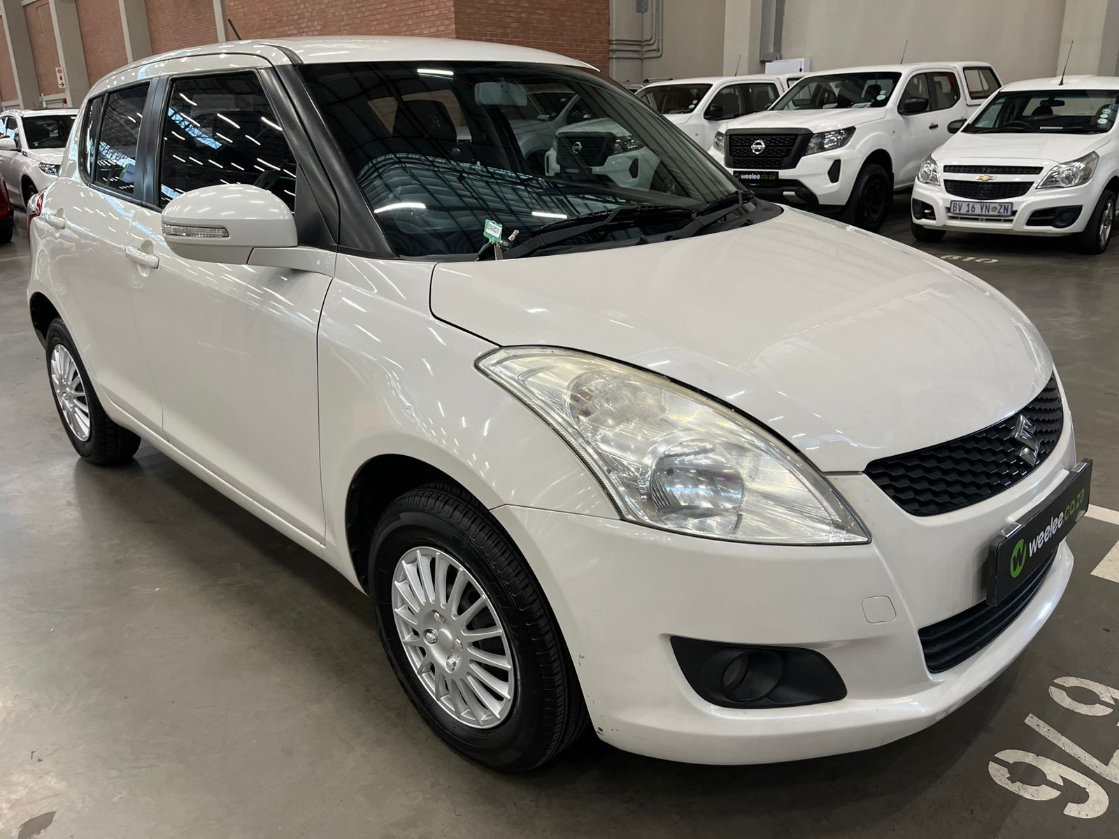 2015 Suzuki Swift 1.2 GL Hatch Q2FyTGlzdGluZzo1NDY3NjM R99500 | Avo Auto