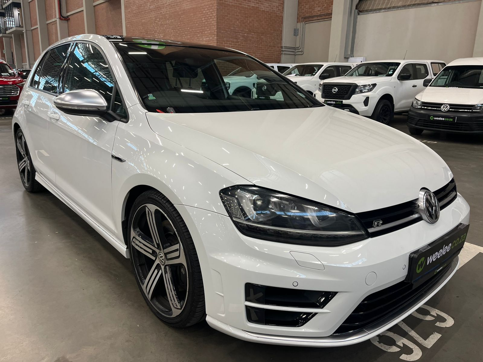 2017 Volkswagen VW Golf 7 R 2.0 TSi DSG Q2FyTGlzdGluZzo1NTUzOTA R459900 ...