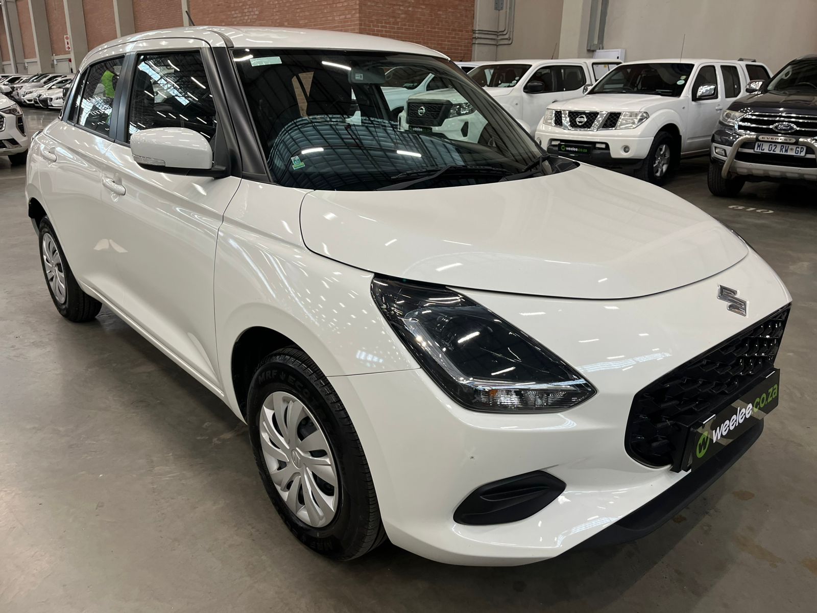 2025 Suzuki Swift 1.2 GL Q2FyTGlzdGluZzo1NzM1MzE R219500 | Avo Auto