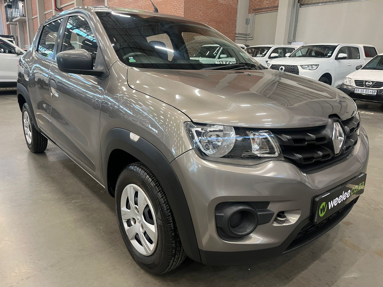2017 Renault Kwid 1.0 Expression 5 Door Q2FyTGlzdGluZzo2MDQxNzc R79900 ...